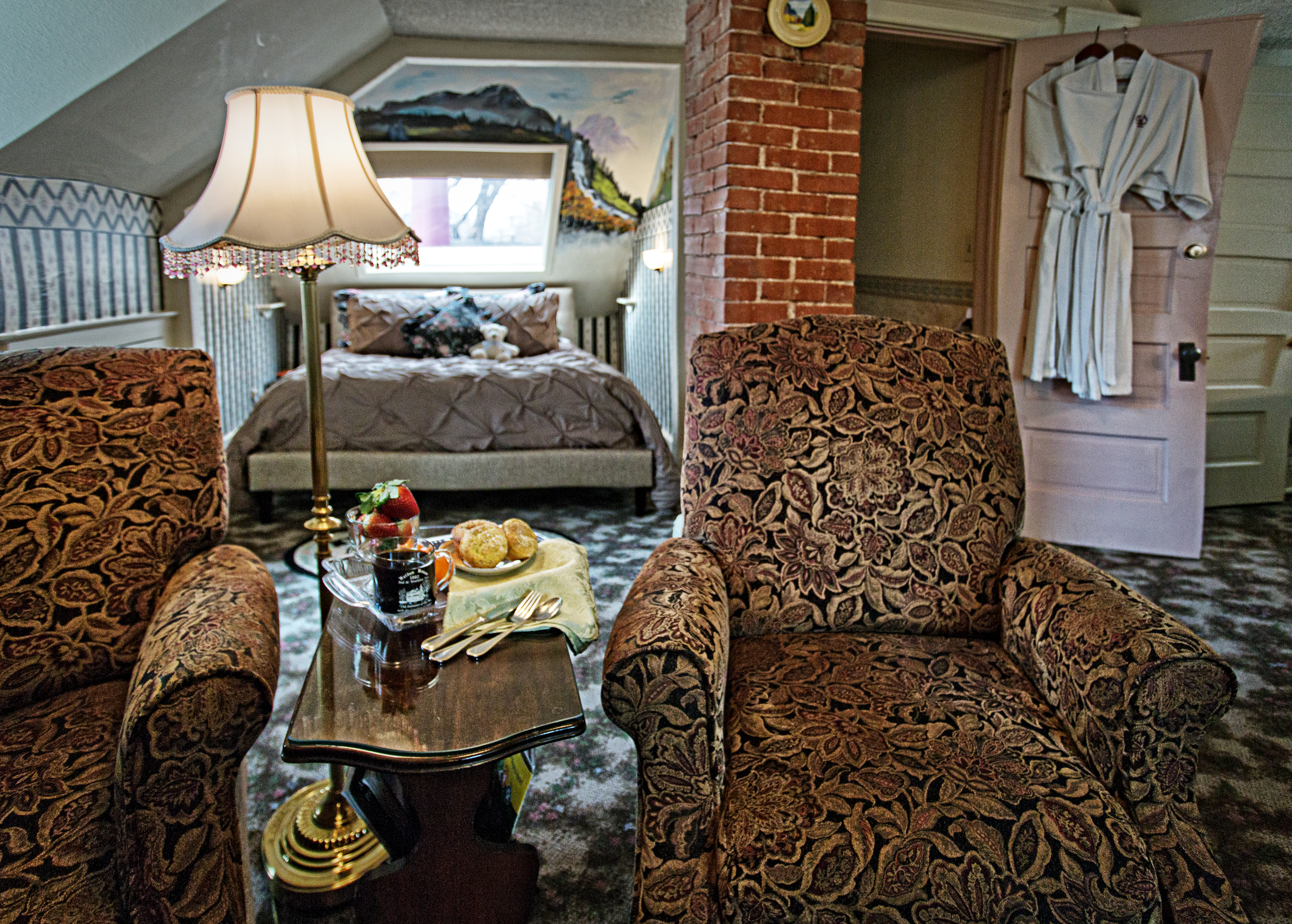 Romantic Getaway Lodging in Colorado Springs near Pikes Peak and the ...